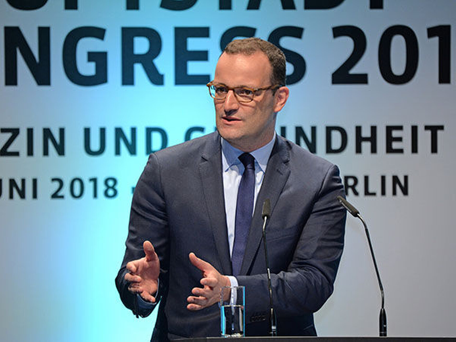 Spahn: "Wir gestalten oder wir erleiden es." - zm-online