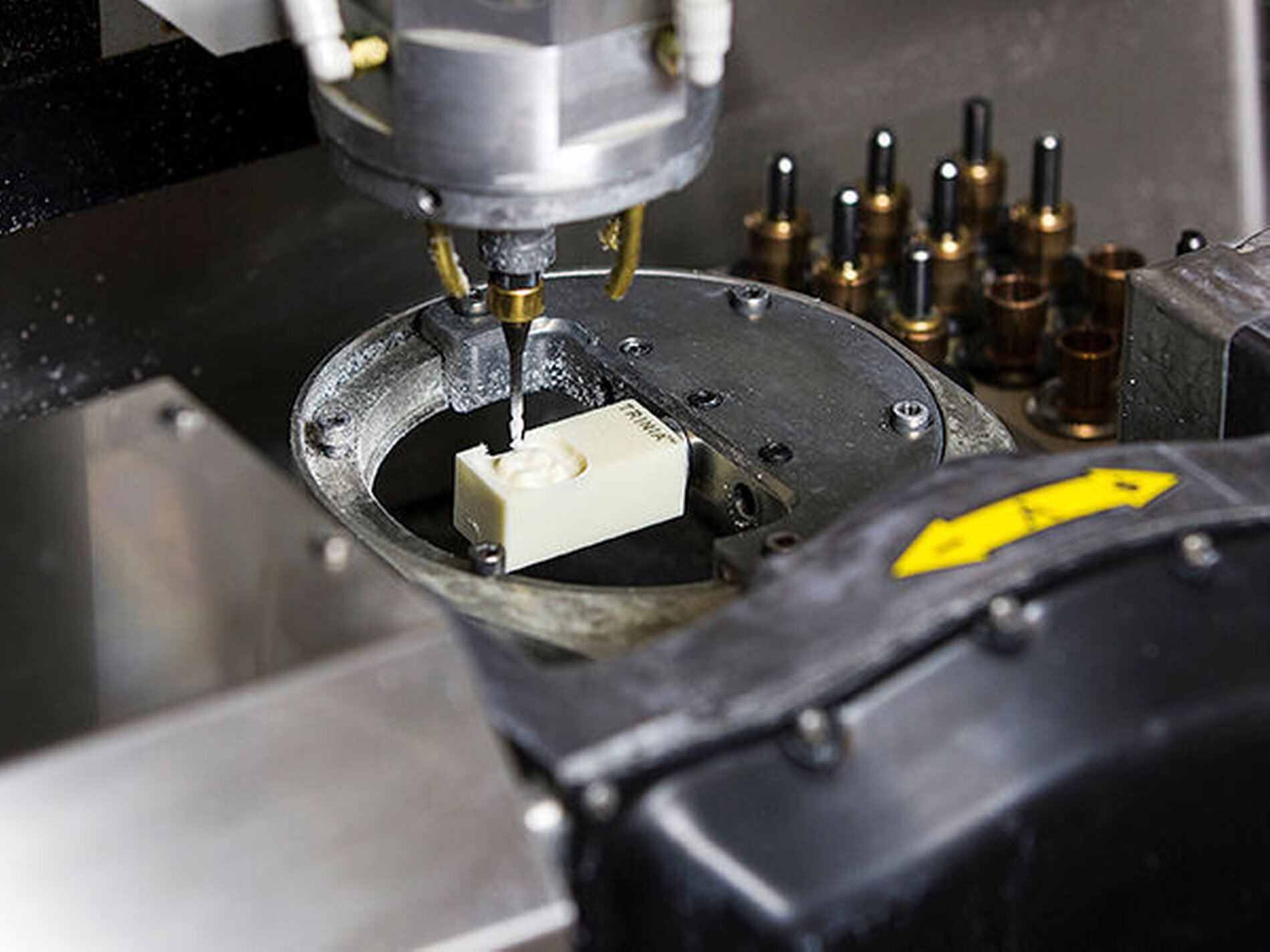 Bicon: Die Vorteile des CAD/CAM-Werkstoffs TRINIA - zm-online